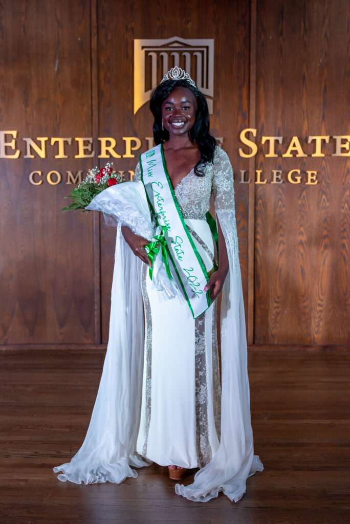 Joycelyn Tinker crowned 2022-23 Miss ESCC